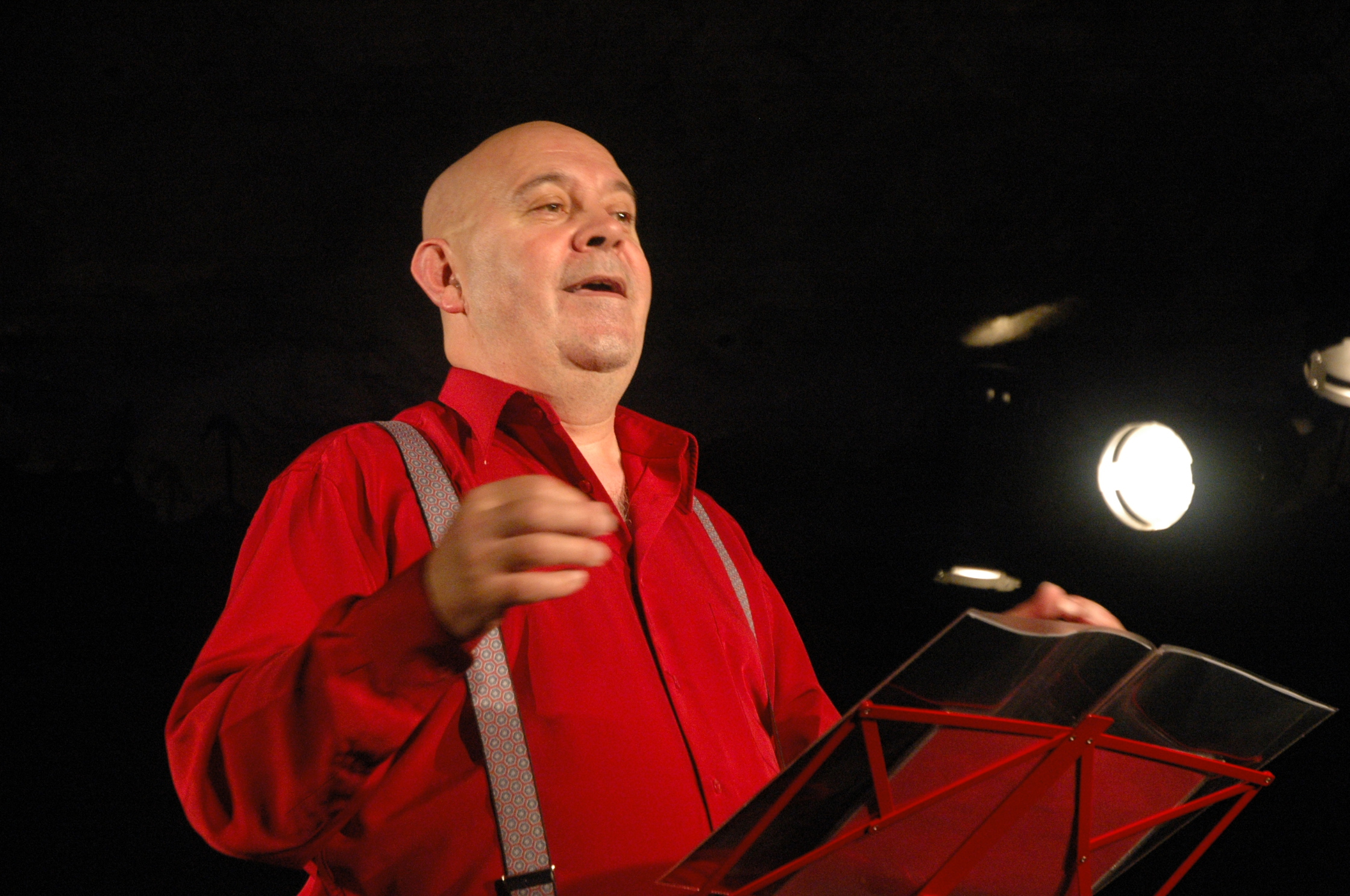 Gérard Morel et la guitare qui l'accompagne — Le Grand R